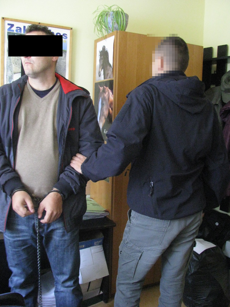 Za znęcanie-dozór, zakaz kontaktów z pokrzywdzoną i nakaz opuszczenia ... Za znęcanie-dozór, zakaz kontaktów z pokrzywdzoną i nakaz opuszczenia ...
